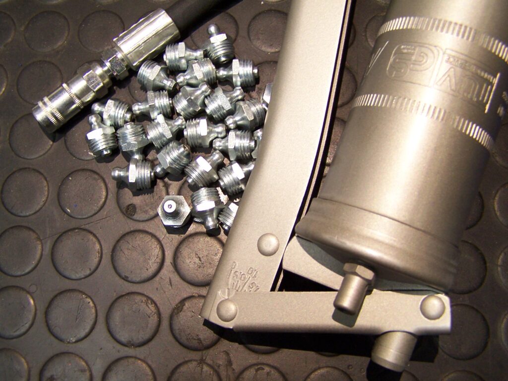 ENGRASADORES -- SISTEMAS DE ENGRASE • Sistemas de lubricación y engrase centralizados España ...